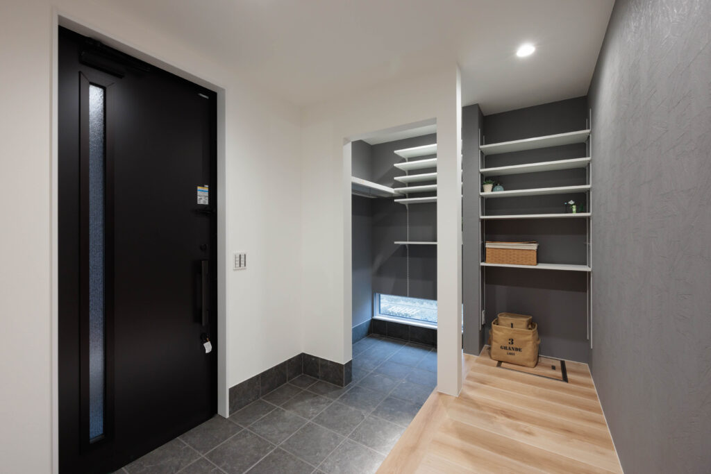 シューズクロークはいらなかったと後悔しない方法｜間取り・扉や収納の事例、メリット・デメリットなど解説 | 福井の注文住宅・工務店ノークホームズ