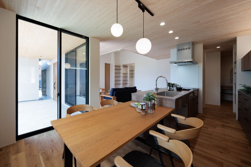 平屋・5LDKの間取りプランに必要な延床面積・土地面積、価格相場｜中庭・コの字型などのアイデアも紹介 | 福井の注文住宅・工務店ノークホームズ